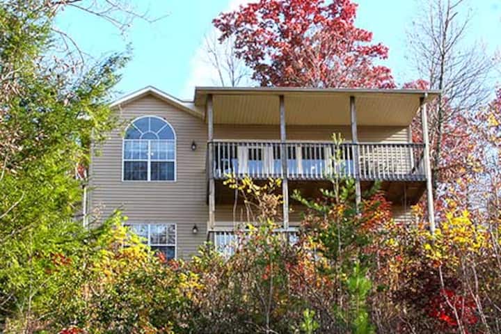 A Piece Of Heaven On Earth With All The Comforts Of Home! - Gatlinburg, TN
