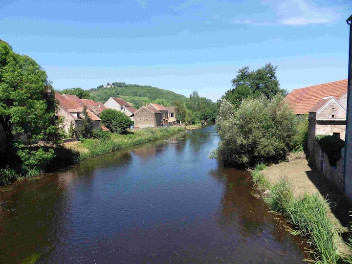Vissershuis Aan De Rivier Bij Vézelay - Vézelay