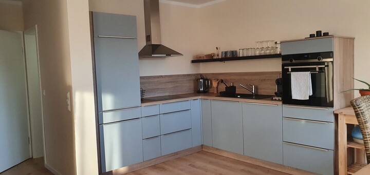 In Unserem Wohnhaus, Befindet Sich Im Eg Unsere Ca 40qm Große Ferienwohnung. 

Sie Besteht Aus Einer Komplett Ausgestatteten Küche, Mit Einem Ess- Und Schlafbereich Und Einem Badezimmer. - Allersberg
