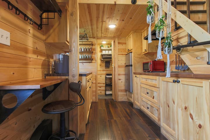 Cardinal's Nest Of Magnolia Tiny House Village - Magnolia, TX