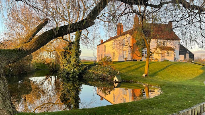 Grade 1 Listed Farm House (14 Ppl)  45 Mins London - Essex
