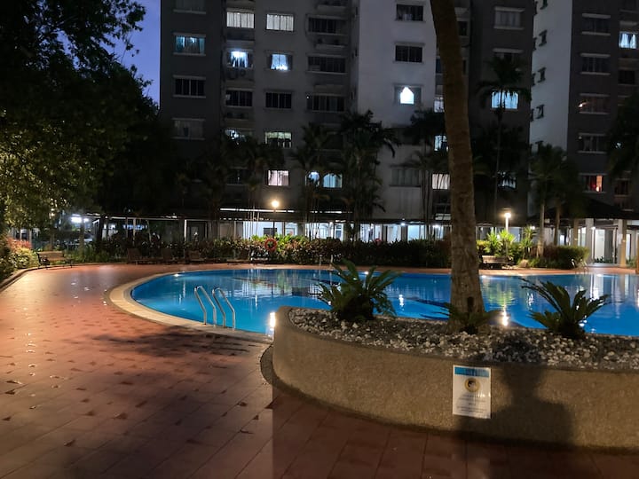 *Condo With 3 Rooms, Pool* 100mbps Wifi - 프탈링자야
