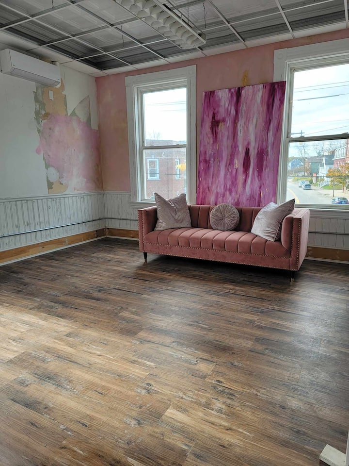 8 Room Content Studio - Rochester, NH