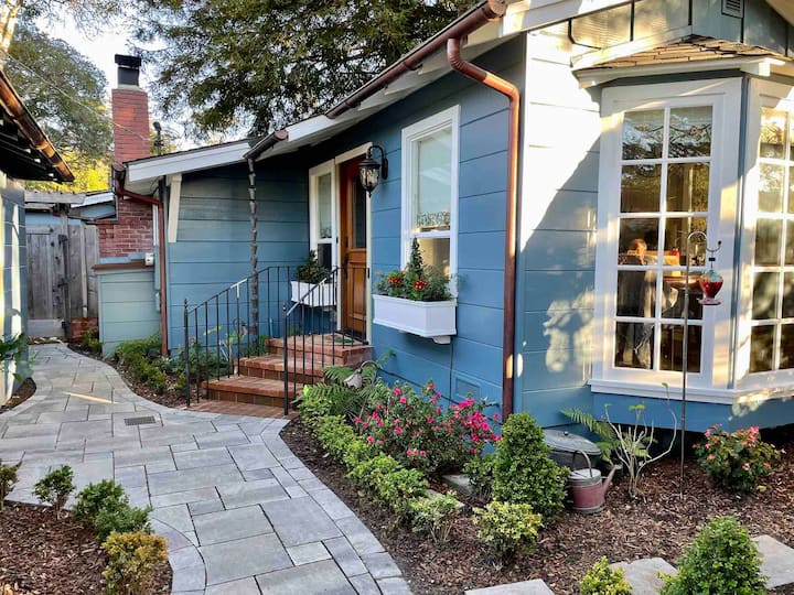 Newly Remodeled "Marley Cottage" Downtown Carmel - Monterey, CA