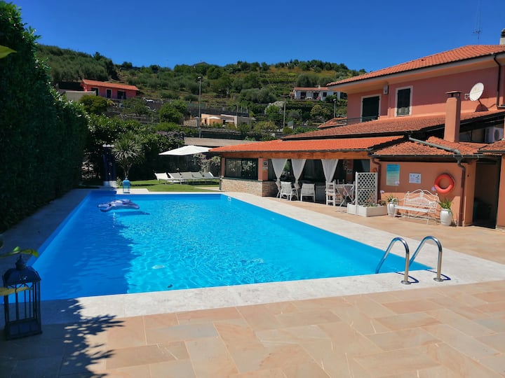 Beautiful Apartment X 5 With Hot-hub Pool About 2 Km From The Sea - Imperia