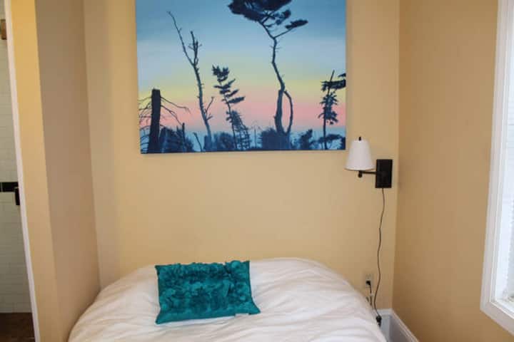 Beautifully Renovated Halifax Inn - Halifax