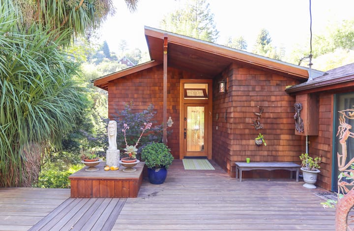 Charming, Lovingly Renovated Chalet - Sausalito, CA