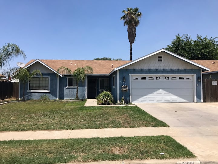 Quiet Cozy Central Valley Home - Tulare, CA