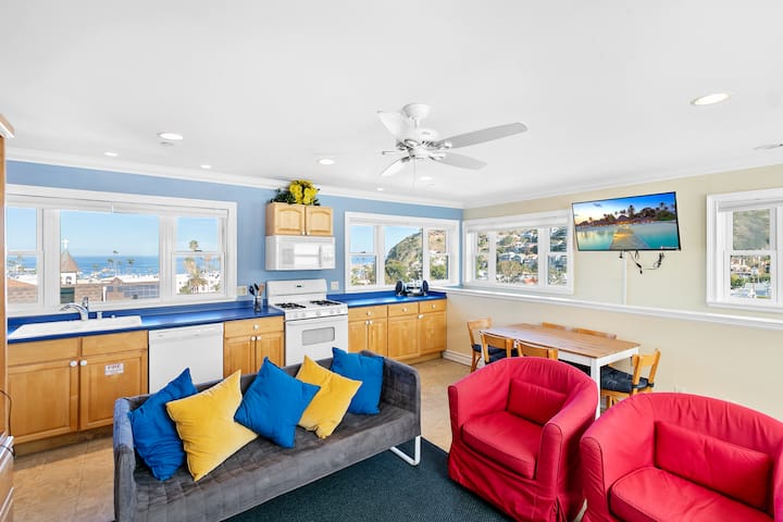318m Upper Unit: Light And Airy + Ocean/hill - Santa Catalina Island, CA