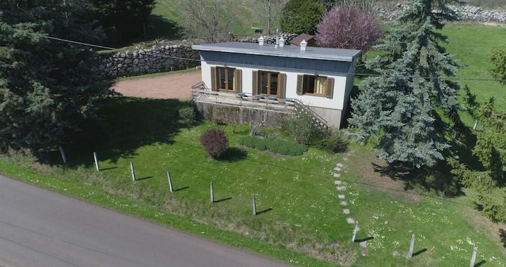 Chalet De La Serre Au Coeur Du Parc Des Volcans. - Aydat