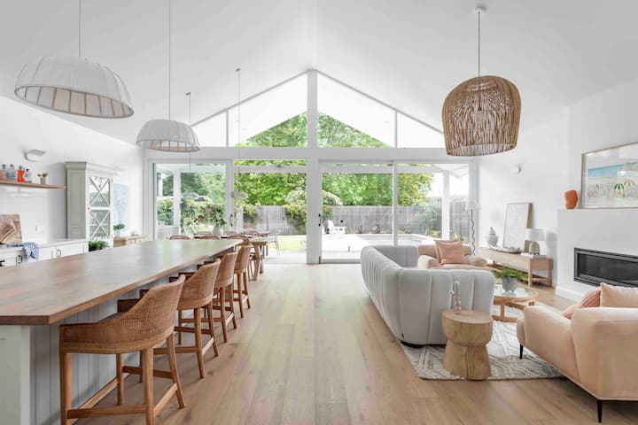 Spacious Coastal Stunner! - Collaroy