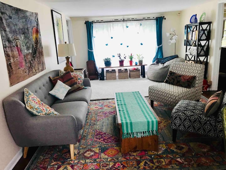 Creative & Cozy Urban Apartment - Indiana