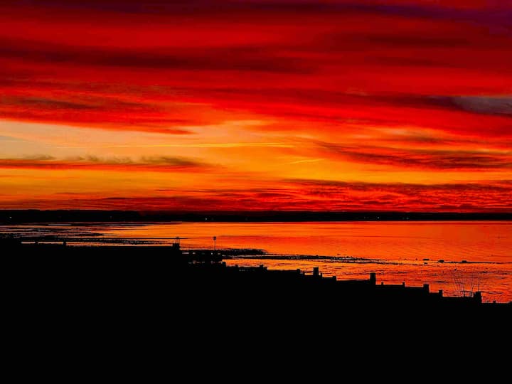 Stunning Beachfront House - Herne Bay