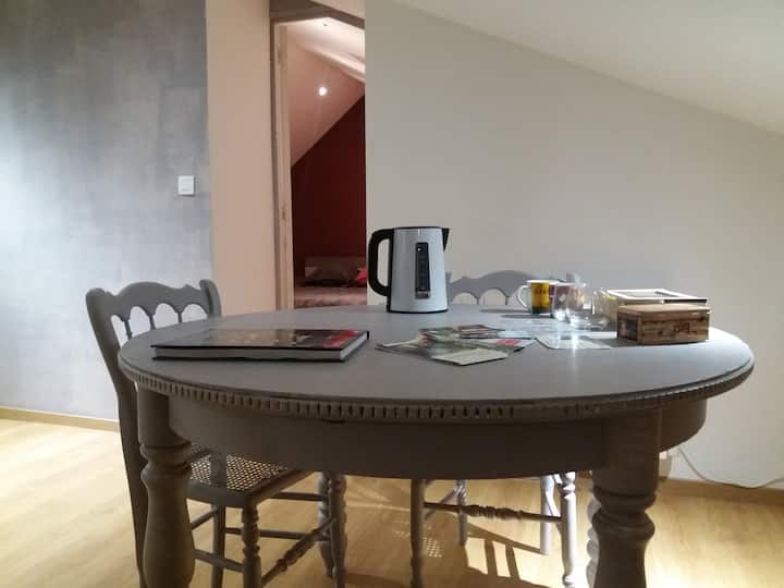 Chambre(s), Sauna, Jardin ; Maison à La Campagne - Charmes