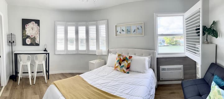 Waterfront Studio Cozy $1m Views #Mybeachspotmiami - Miami Beach, FL