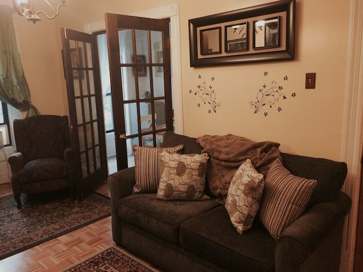Ideal Brooklyn Brownstone Apartment - Brooklyn, NY