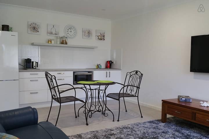 Kitty's Bnb 3 Rooms With Ensuites, Down Stairs - Salamander Bay