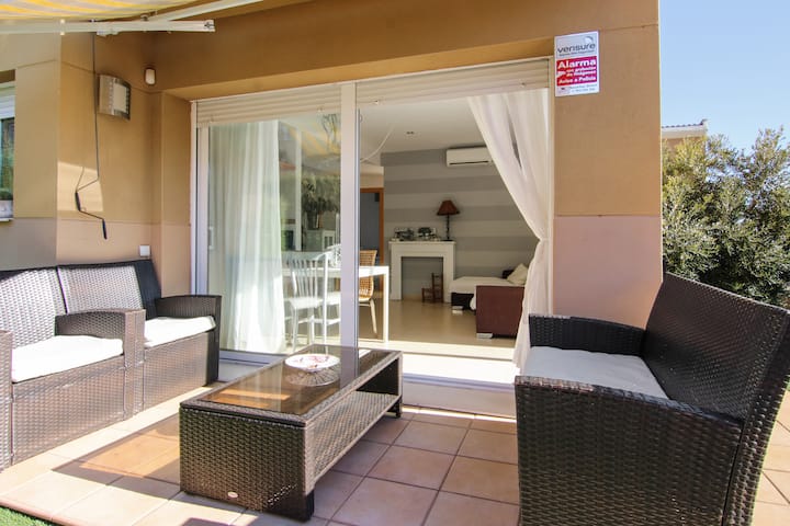 House With Pools, Jacuzzis And 5min To The Beach - Mont-roig del Camp