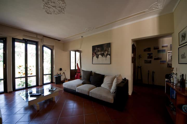 Beautiful Apartment In Old House - 杜林
