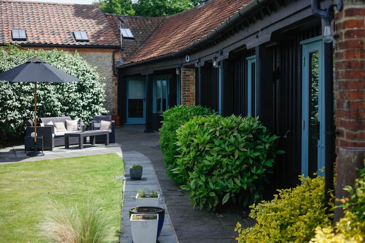 Cart Lodge Your Home Away From Home - Holt