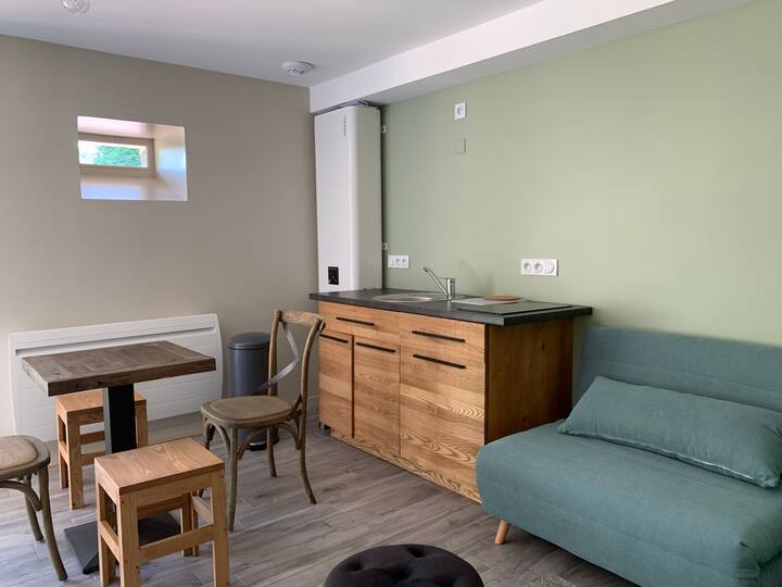 Barenton  Rez De  Jardin Situé Au Coeur Du Village - Paimpont