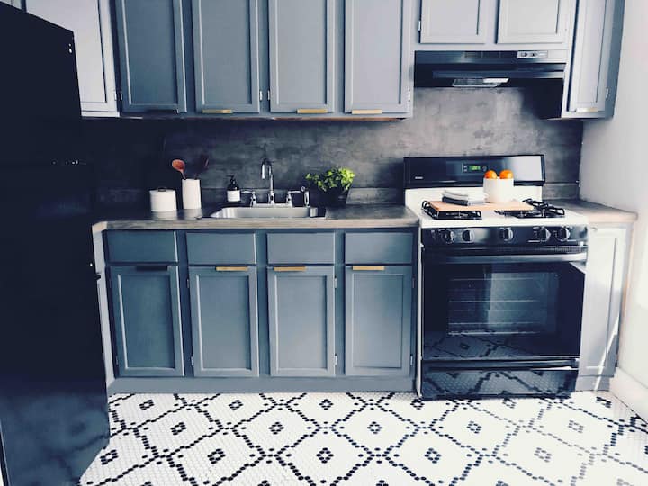 Chic Brooklyn Townhome Apt Quick Train To The City - Brooklyn, NY