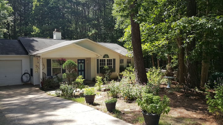 "Lake Norman Family Forest House - Mooresville, NC