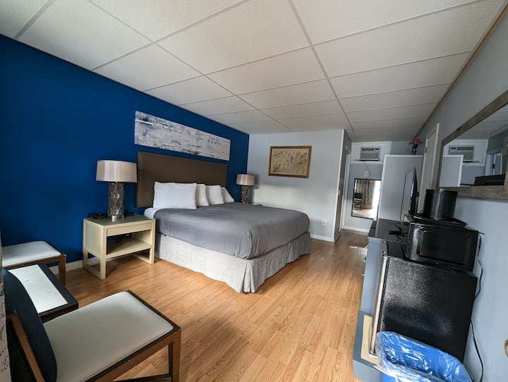 King Bed Room Lake George / - Lake George, NY