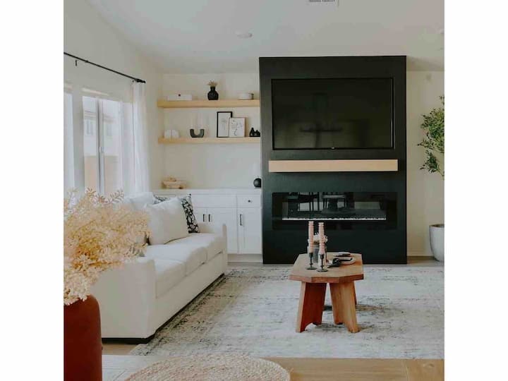 Coachella Getaway! 2 Miles Away! - Coachella, CA