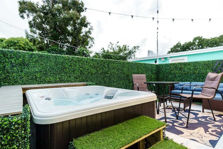 Tiny Beach House Long Term Discount Great Location - West Palm Beach, FL