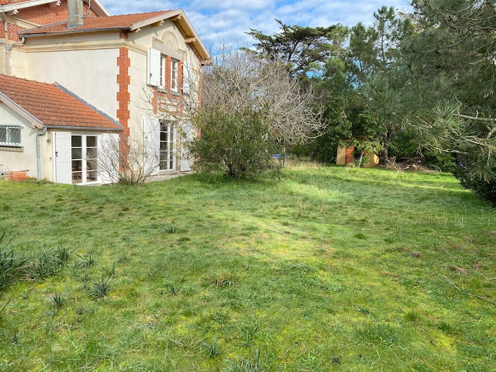 Petite Villa Cerbère, Calme Et Centrale. - Maubuisson
