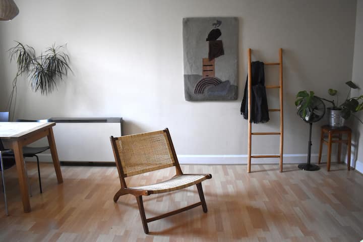 Airy Apartment In Converted Warehouse - Edinburgh, UK
