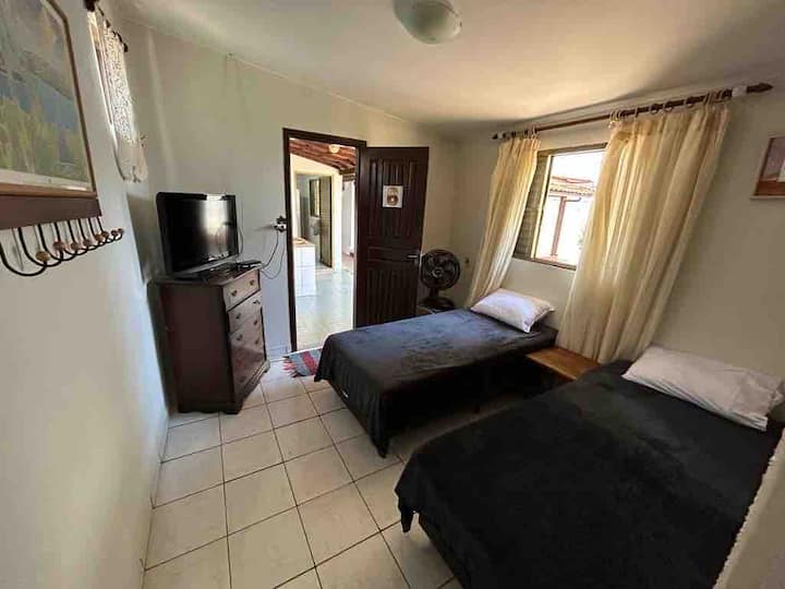 Casa Lateral 3 Quartos/ Suíte C Ar- Até 7 Pessoas - Patos de Minas