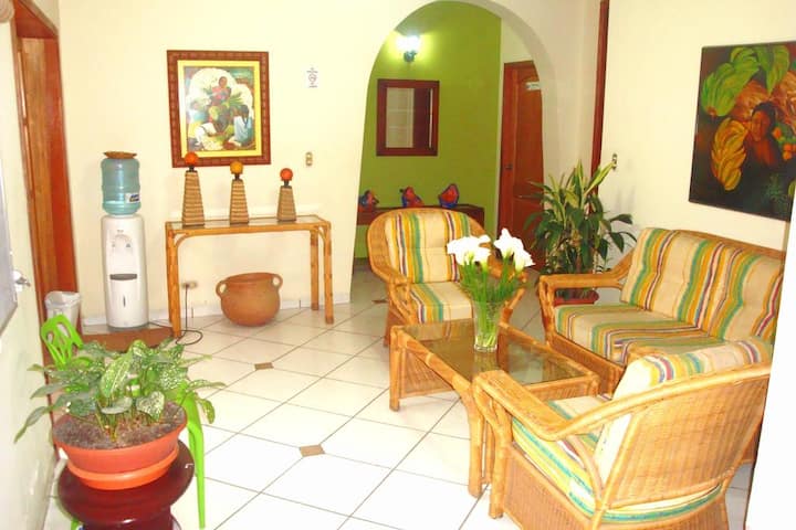 Hotel Green Frog Inn Bed And Breakfast - San Pedro Sula