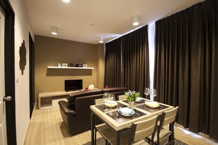 Private 2br Near Huaykwang, Wifi, Wfh Friendly - 방콕