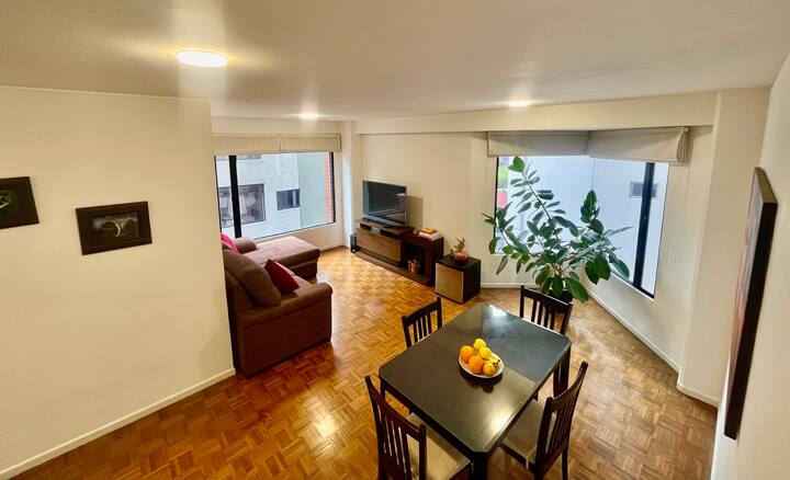 Stylish & Spacious Flat – Quiet, Top Location - 키토