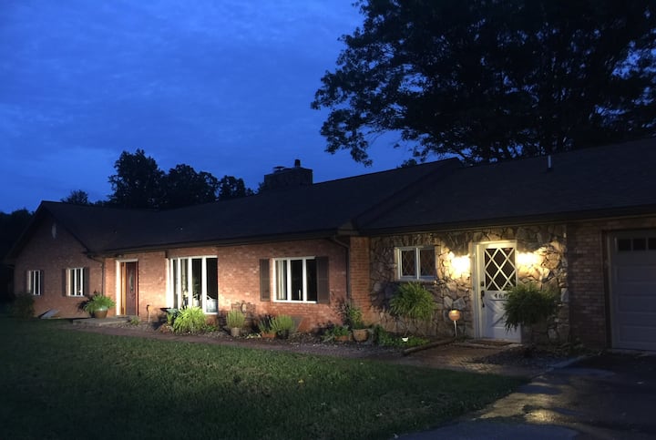 Laurel Creek Farm - Pipestem Resort State Park, Pipestem