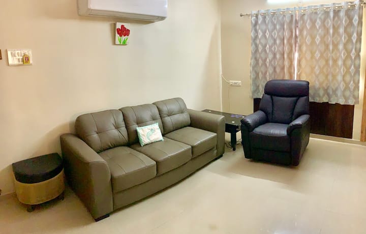 Quiet, Spacious Room With Morning Tea Or Coffee. - Surat