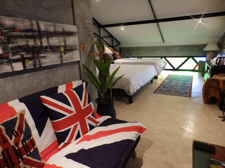 Spacious Warehouse Art Studio Kingsize Bed +Single - Hang Dong