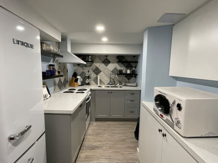 Pickett Suite - Barrie