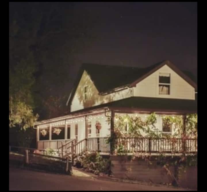 Cielo Estate Winery Modern Farm House - Placerville, CA