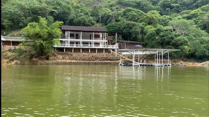 Casa Con Piscina Y Hermosa Vista A La Represa - Prado, Colombia