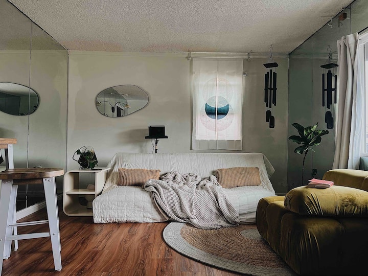 Private Room In Plant Filled Apt. - Manhattan Beach, CA