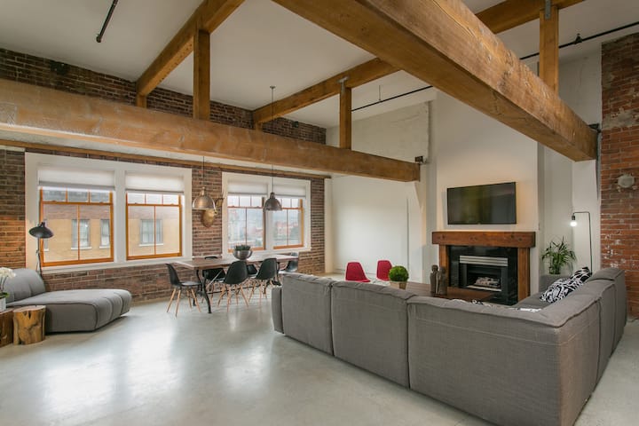 Gastown Heritage Penthouse - Vancouver