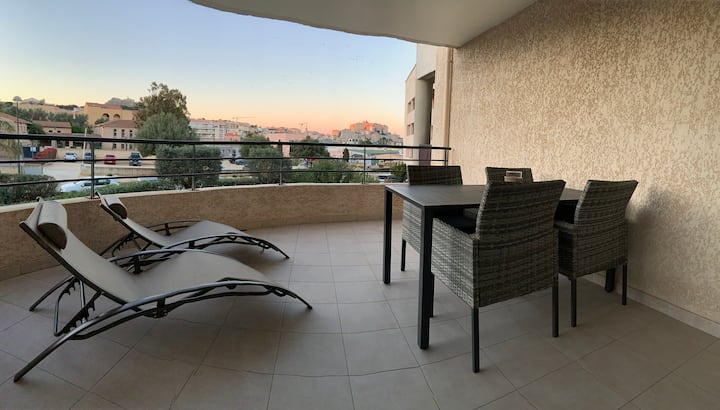 Calvi, T2, Large Terrace Overlooking The Citadel And Immediate Access To The Beach And Shops - Calvi