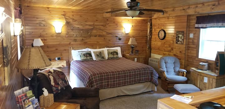 The Pine Lodge - Iowa