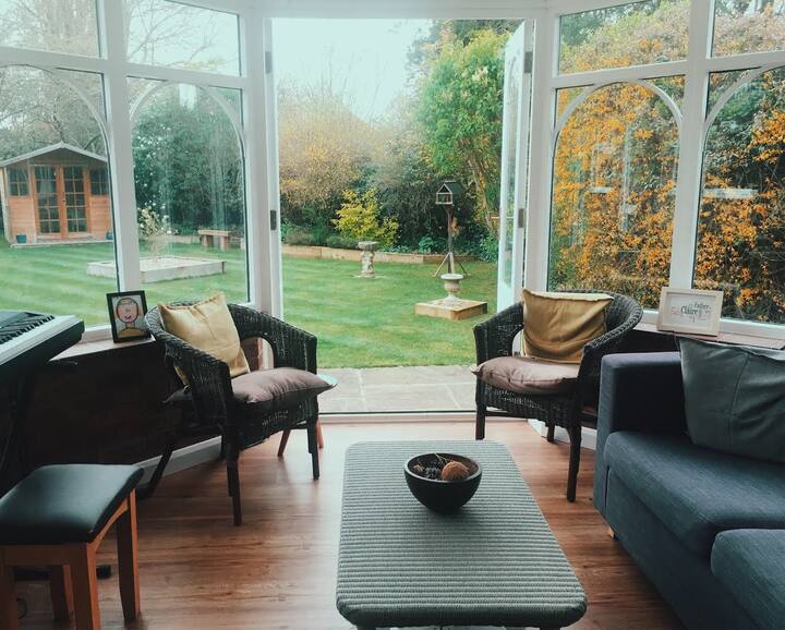 Ensuite Double Room, Free Parking & Breakfast - Bedford