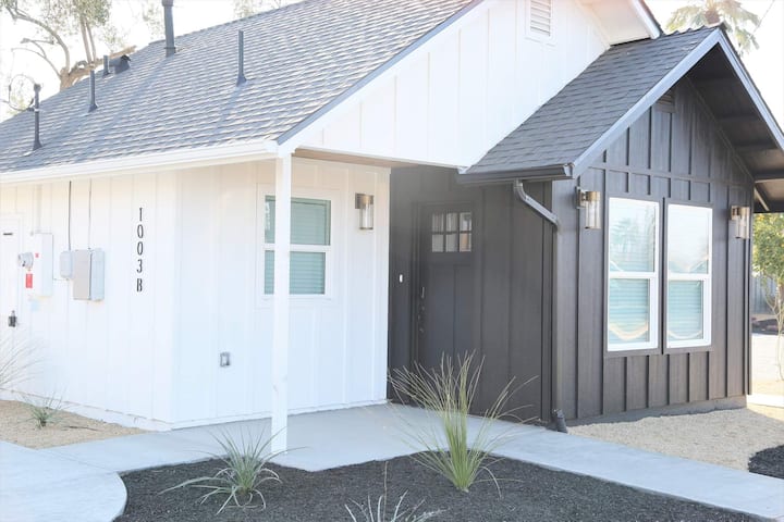 10th Street Cottage - Clovis, CA