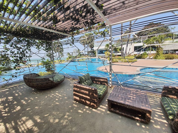 Amazing Beach Front 48 Sqm. 1 Bedroom @ The Palm - Pattaya