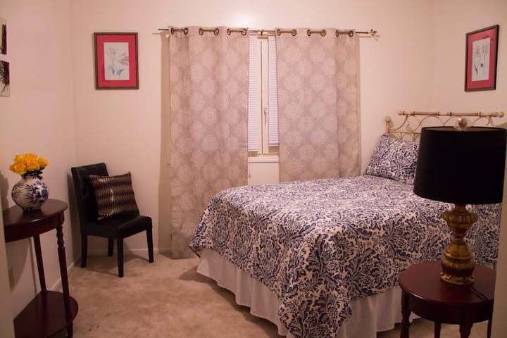 Nice Private Room Near Rutgers Univ - Edison, NJ